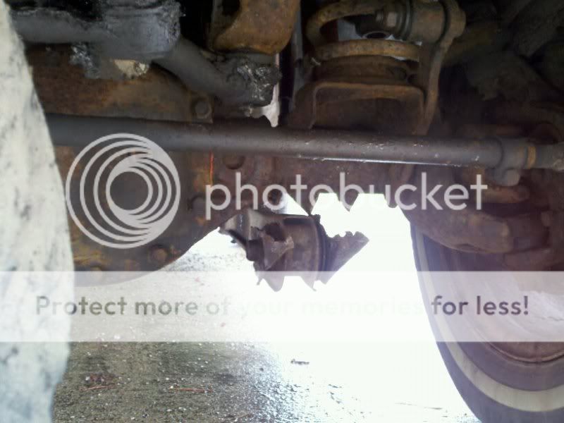 Part of my front axel is broken.. Safe to drive? | Jeep Enthusiast Forums